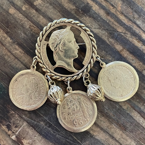 Jewelry | Vintage Gold Napoleon Broach | Poshmark
